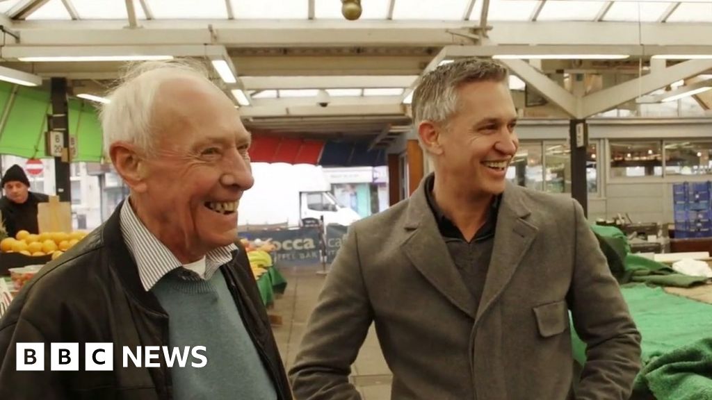 Tributes paid to Gary Lineker's 'hero' father Barry - BBC News