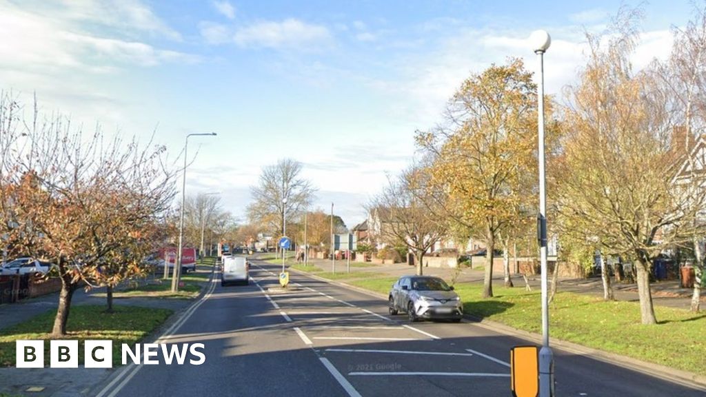 Grays: Police called to unexploded WW2 ordnance - BBC News
