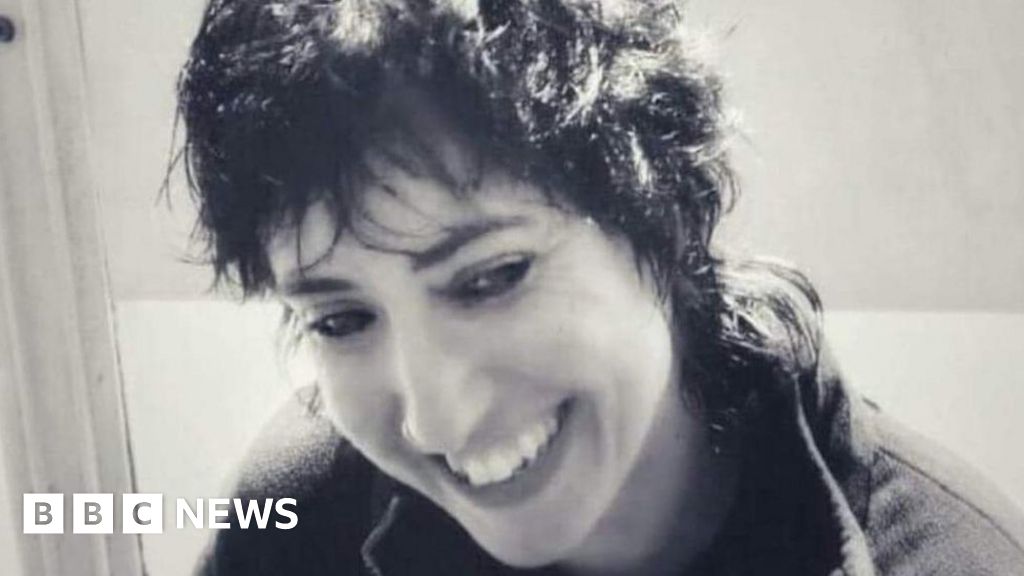 'Beautifully human' Julia Rawson 'deserved so much more' - BBC News