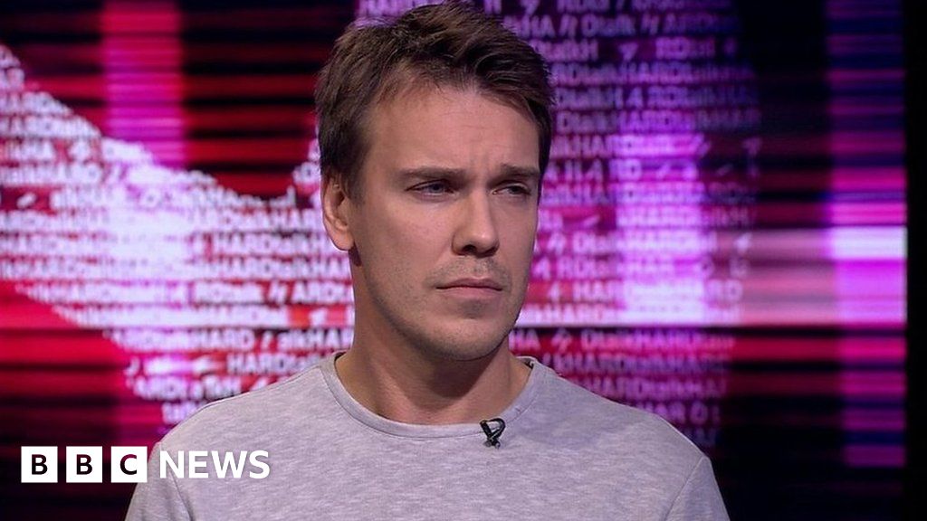 Russian author on the inner circle of Vladimir Putin - BBC News