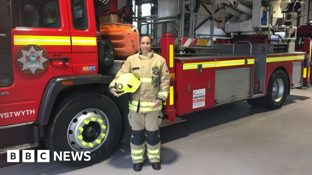 On-call firefighter recruitment 'more and more difficult' - BBC News