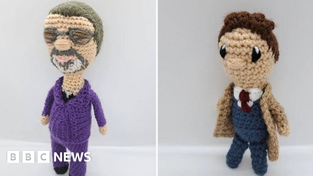 Yorkshire knitter recreates celebrities in crochet form - BBC News