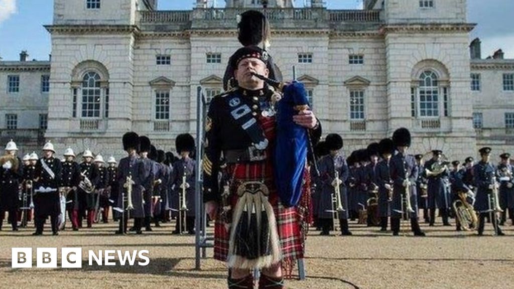 Queen's piper recalls her 'quick wit' and kindness - BBC News