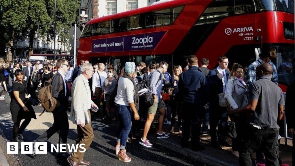 Three-day working week 'optimal for over-40s' - BBC News