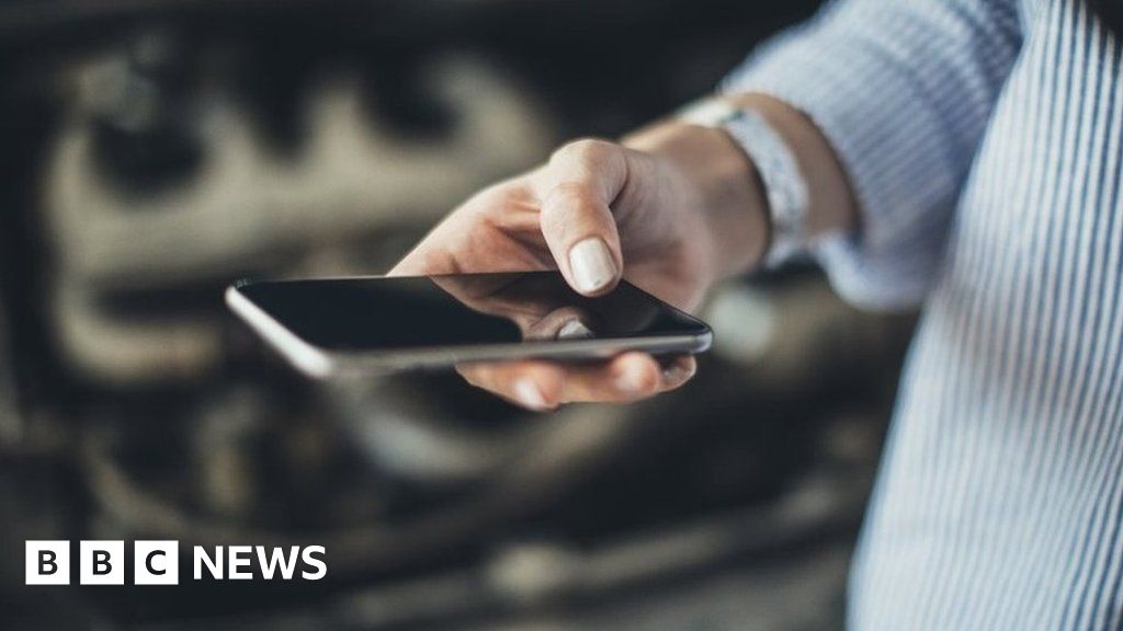 Stay on line if you accidentally dial 999, Wiltshire Police say - BBC News