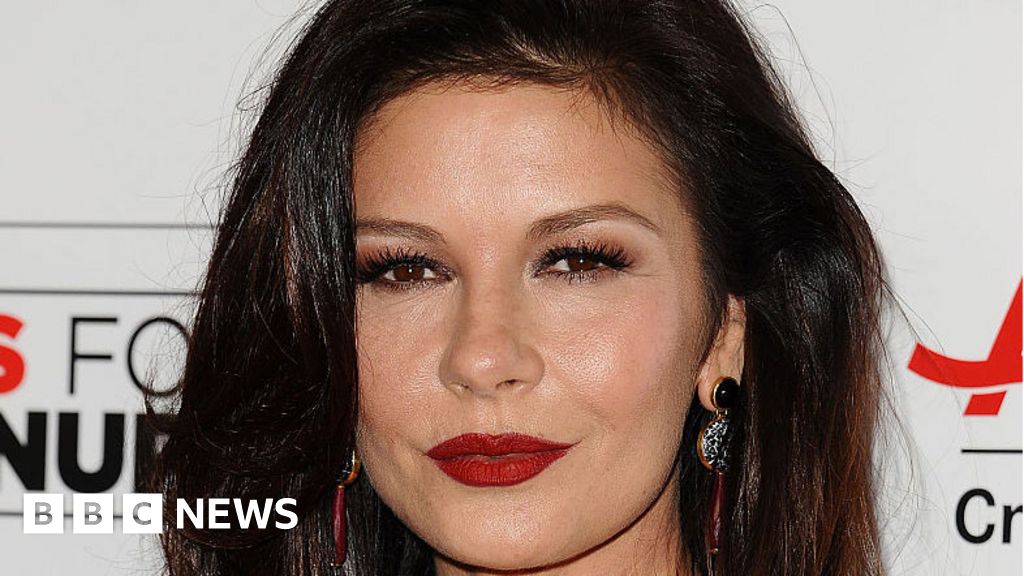 Zeta Jones honoured by 'wonderful home' Swansea - BBC News