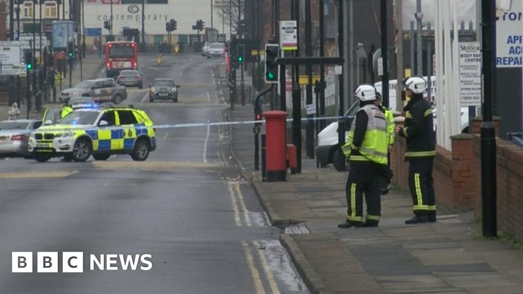 Marton Road in Middlesbrough shut over gas explosion fears - BBC News