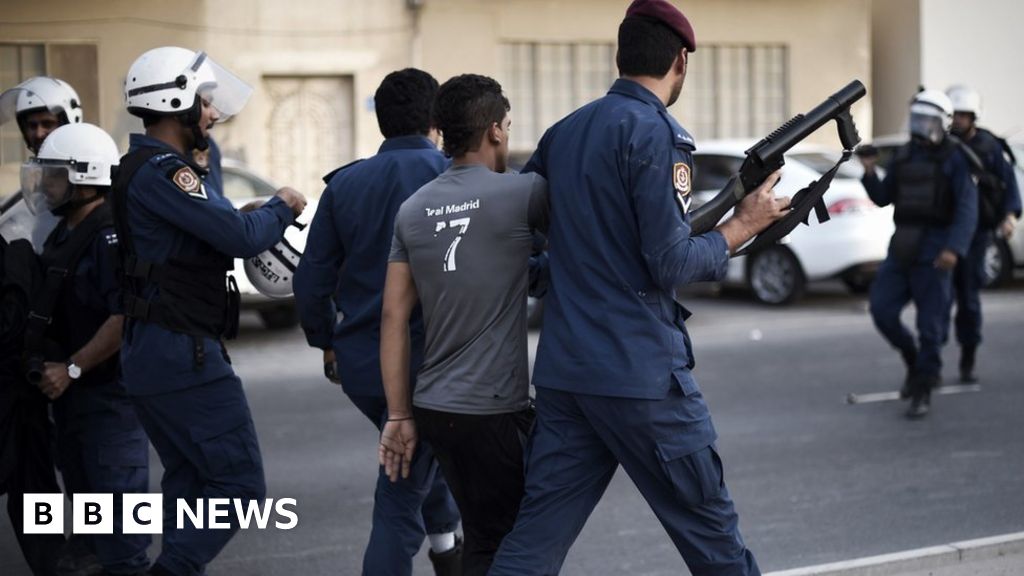 Bahrain security forces 'continue to torture detainees' - BBC News