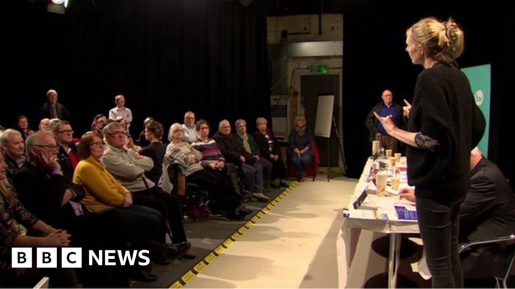 Hustings event hears call for sign language act to be introduced - BBC News