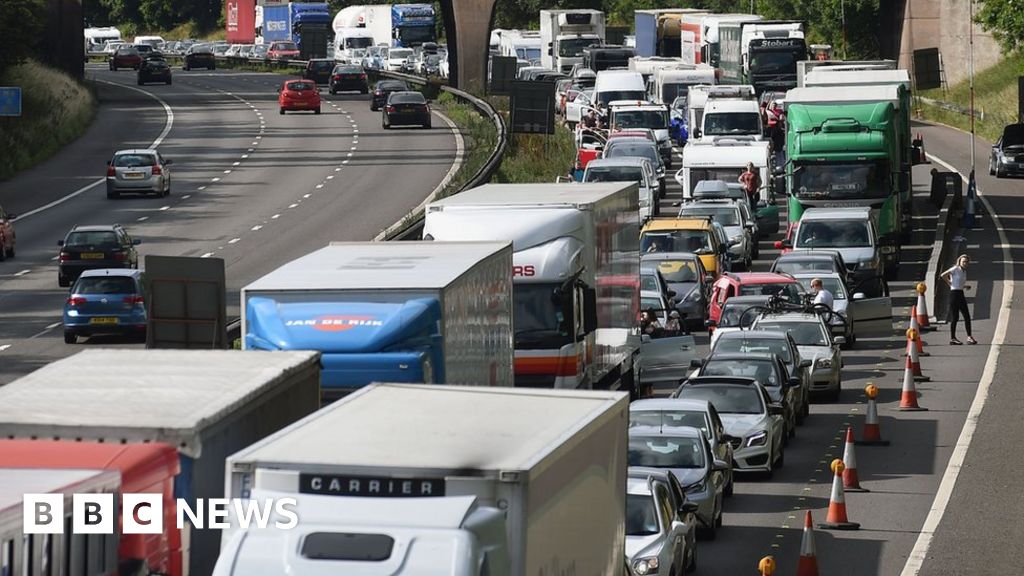 Building new roads makes traffic worse, say campaigners - BBC News
