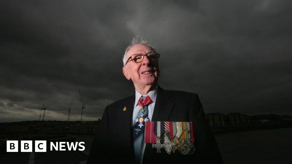 Pilot Eric 'Winkle' Brown's medals bought by Navy museum - BBC News