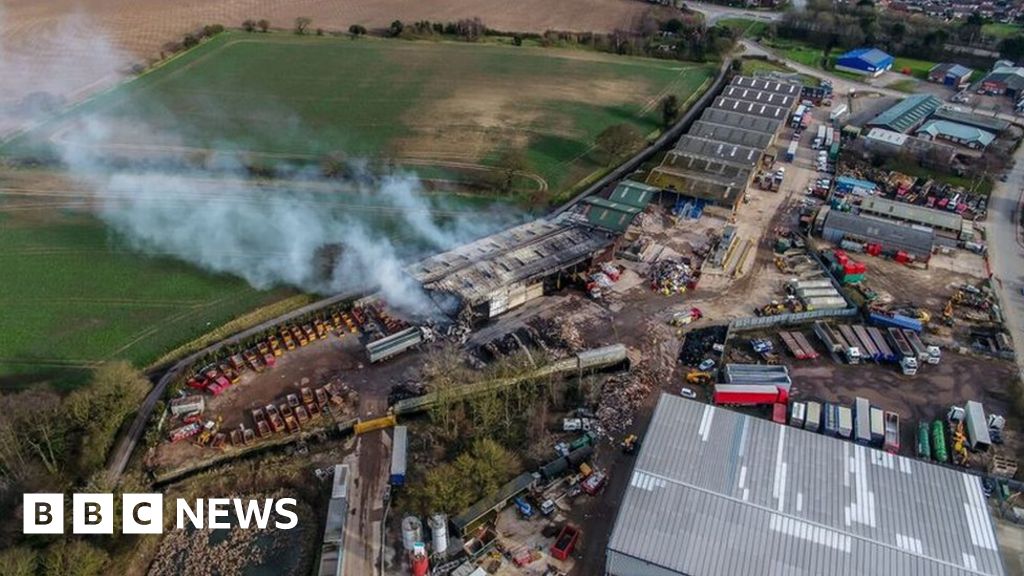 Large fire at Drury's recycling depot in North Walsham - BBC News
