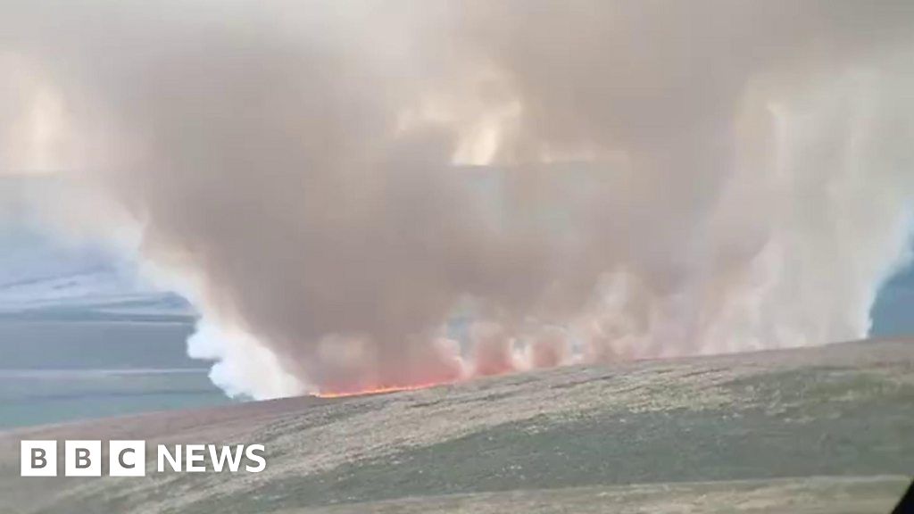 Marsden Moor: Firefighters tackling wildfire on moorland - BBC News