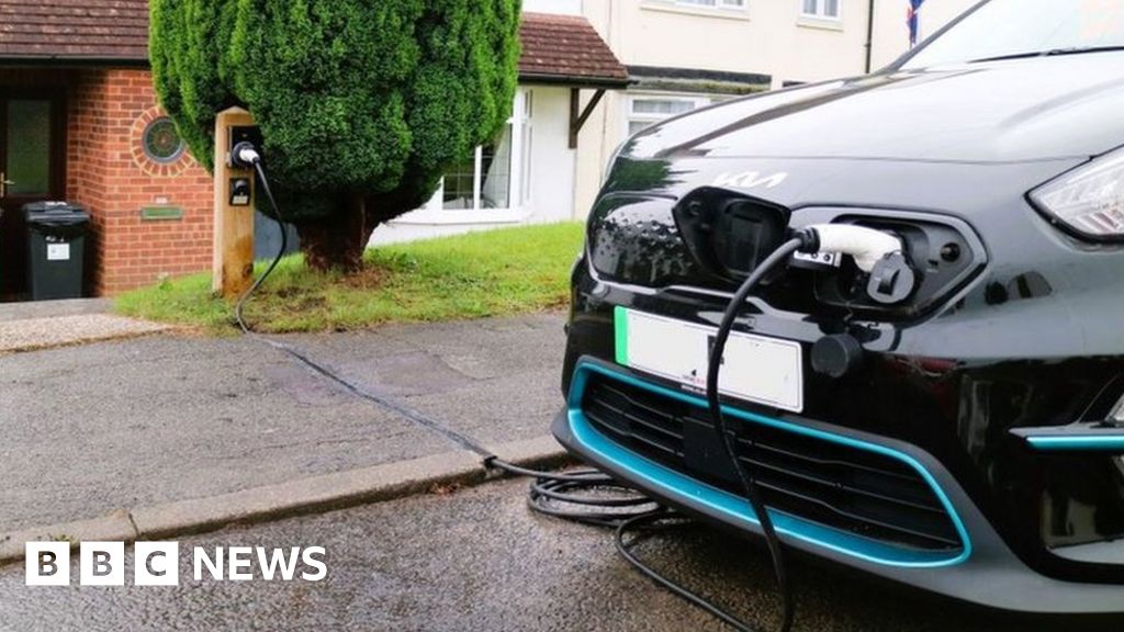 Three streets in west Berkshire chosen for electric car charging trial ...