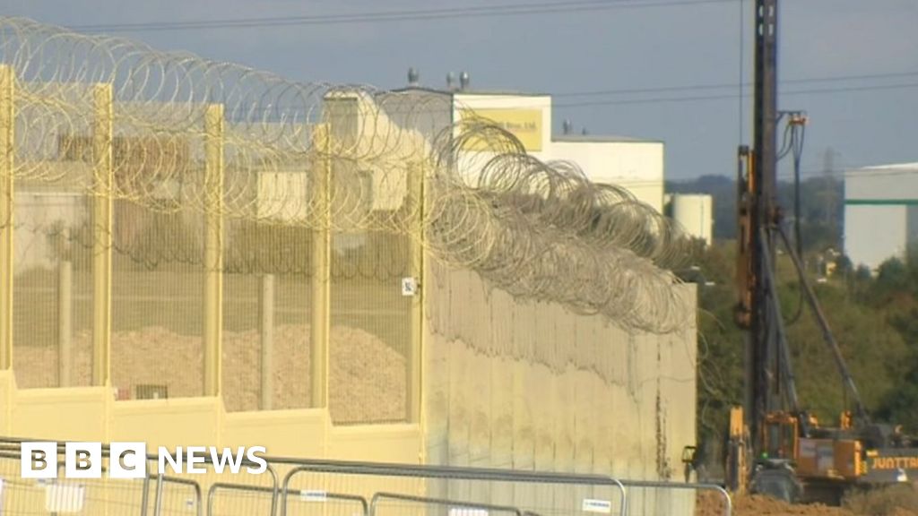HMP Wellingborough 'mega prison' construction begins - BBC News