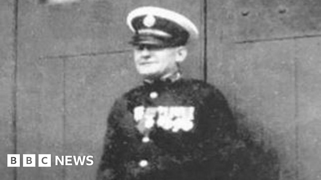 New headstone for Royal Navy sailor's Birmingham grave - BBC News