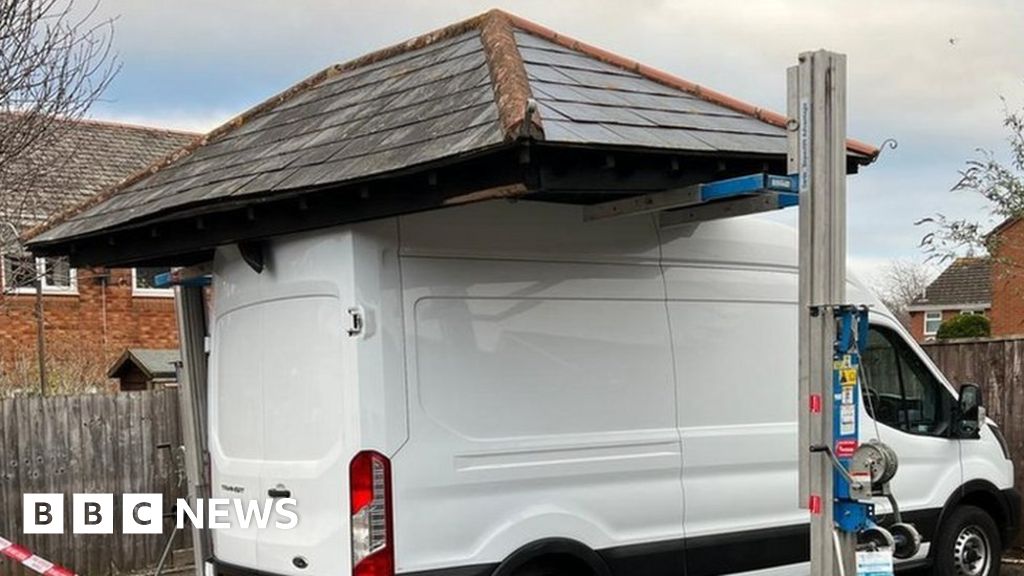 Van gets stuck under car park canopy in Exeter - BBC News