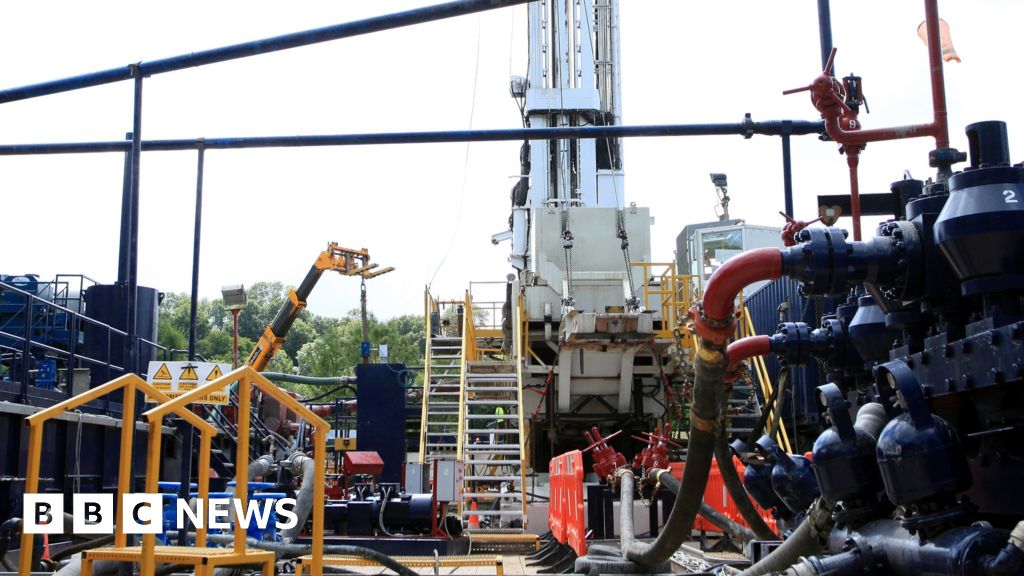 Fracking in UK 'could be safe' under tighter regulation - BBC News