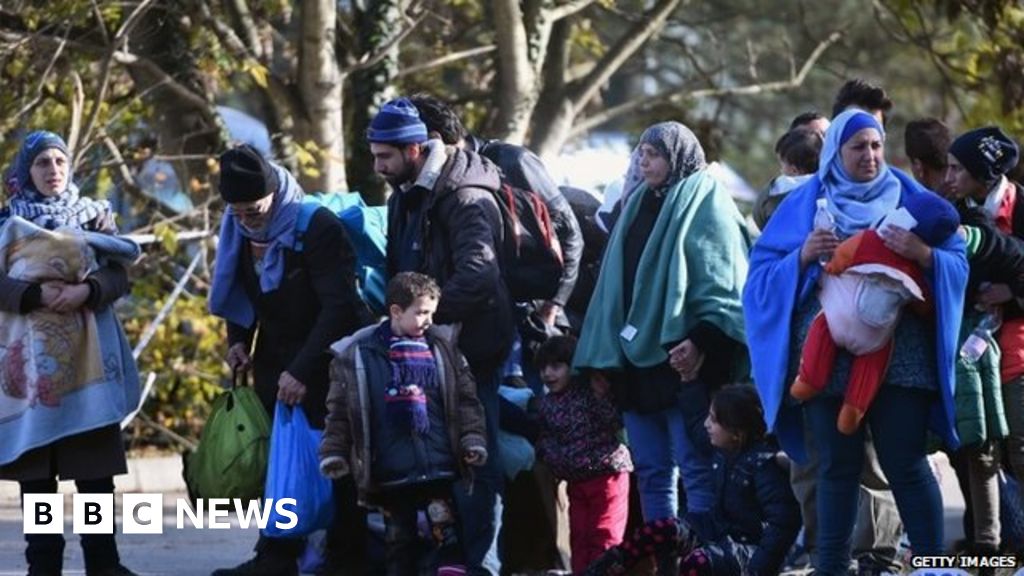 Migrant crisis: UN welcomes migrant reception centre pledge - BBC News