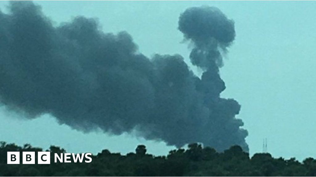SpaceX rocket explodes - BBC News