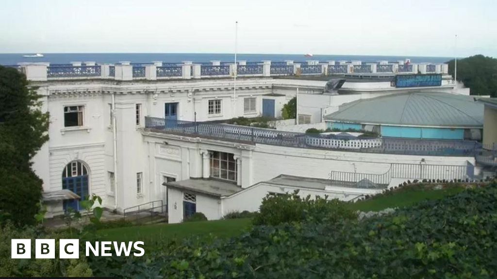 Margate Winter Gardens: Search begins for new operator - BBC News
