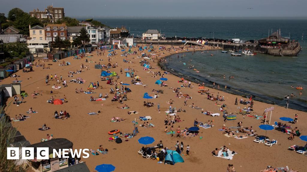 Viking Bay: Public warned to avoid swimming over pollution risk - BBC News