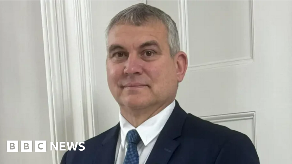 Poundland founder backing plans for Walsall's future - BBC News