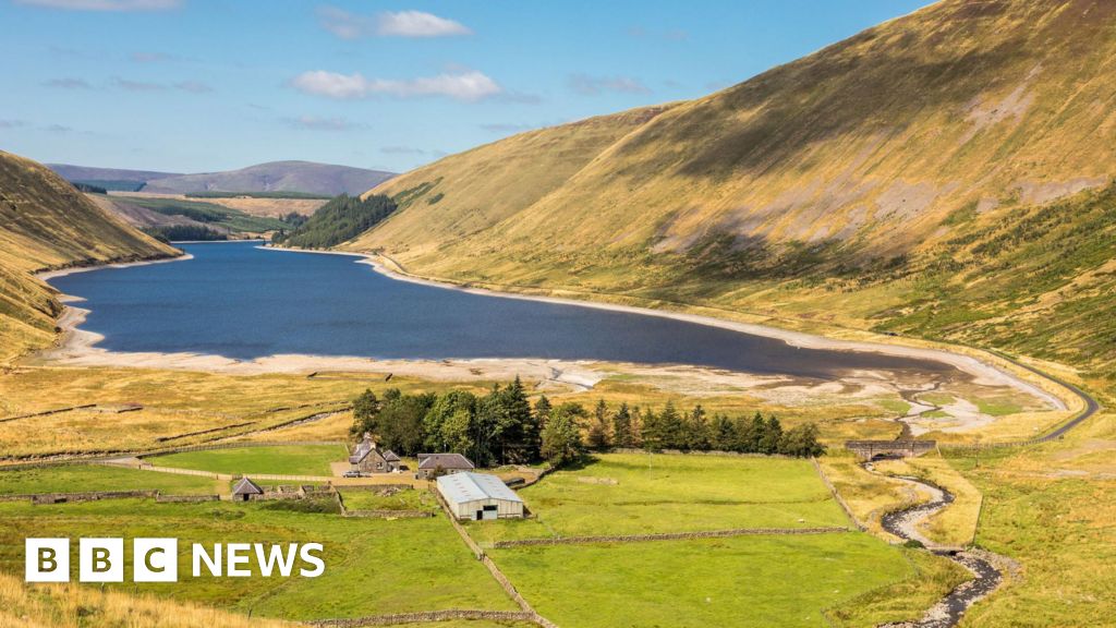 Mobile mast overlooking 'iconic' Borders valley approved - BBC News