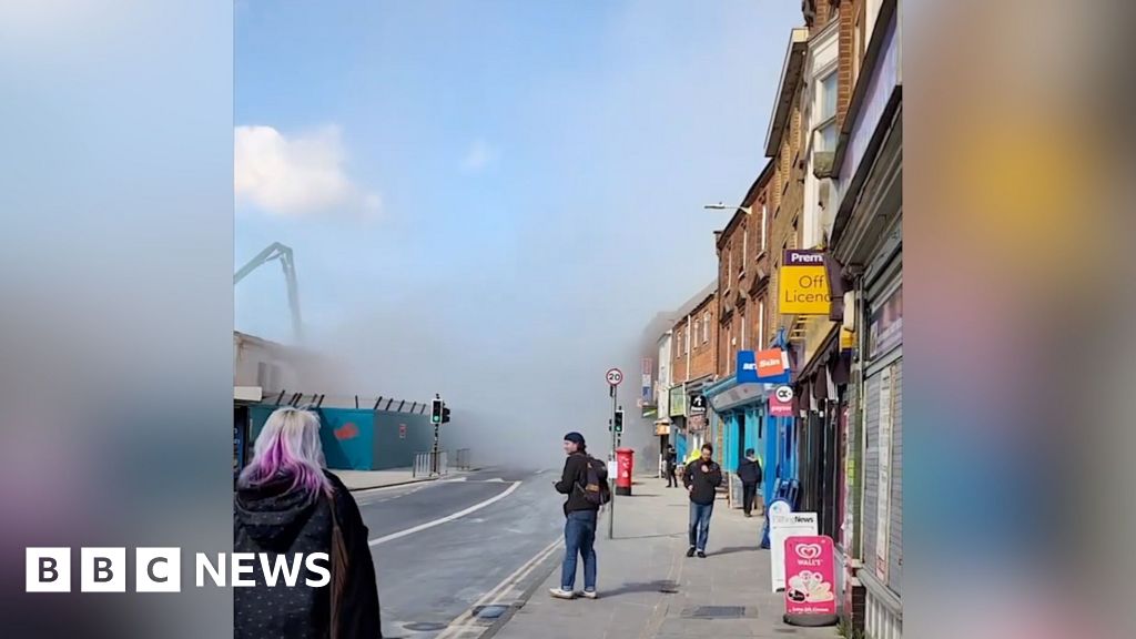 Anglia Square car park demolition sends dust cloud over Norwich - BBC News