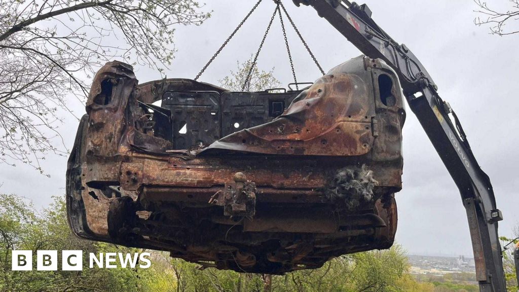 Burnt-out car wrecks moved from Eston Hills amid restoration work - BBC ...