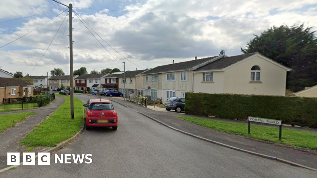 Man arrested in Swindon over suspected arson - BBC News