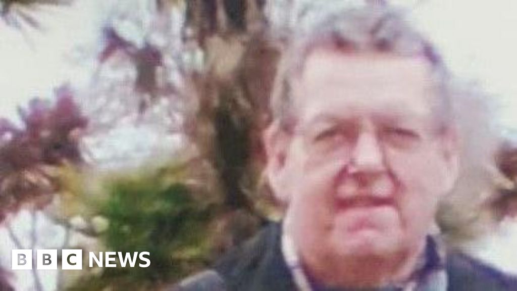 Third member of same family dies after Barry crash - BBC News