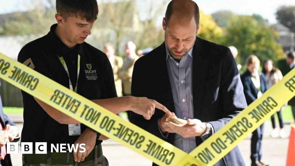 William dusts fake crime scene for prints on Cornwall visit - BBC News