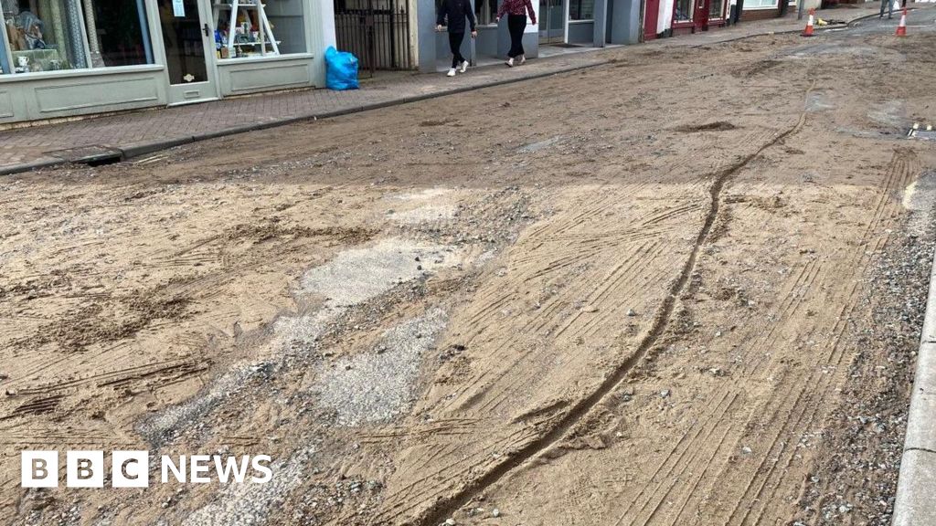 Ross-on-Wye flooding rips up road and pavement - BBC News