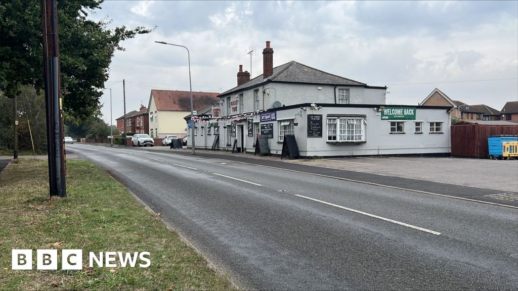 Colchester: Petition calls for action on road after boy dies - BBC News