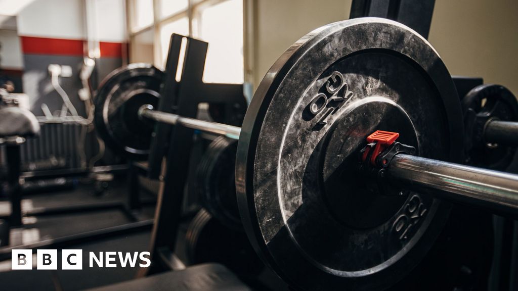 Weightlifter died when bar fell across his neck during workout - BBC News