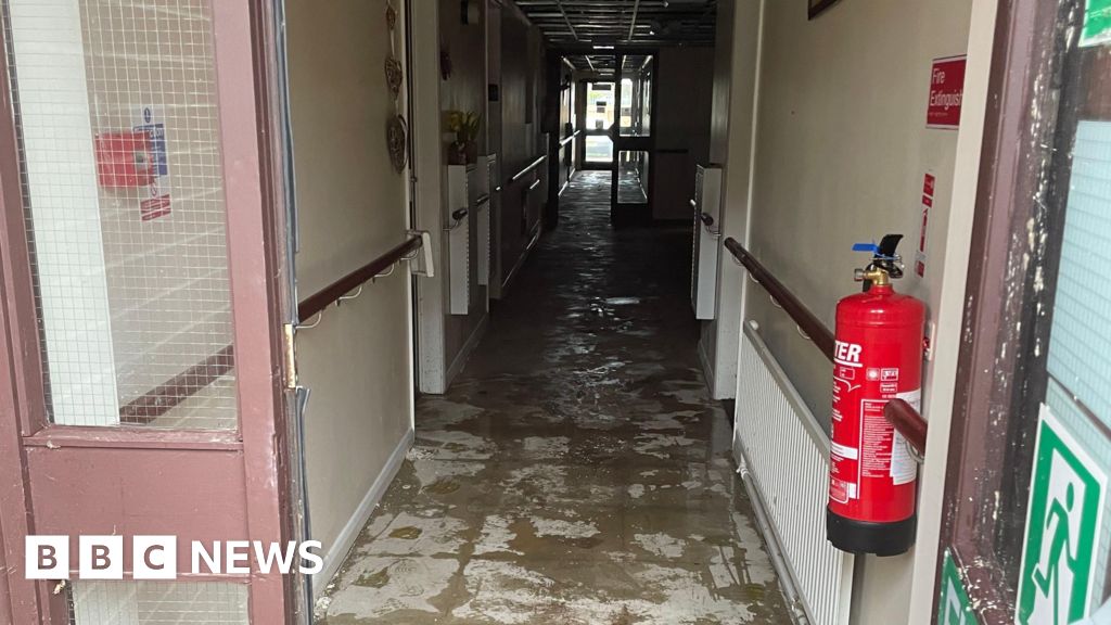 Serious flood forces evacuation of sheltered flats in Corby - BBC News