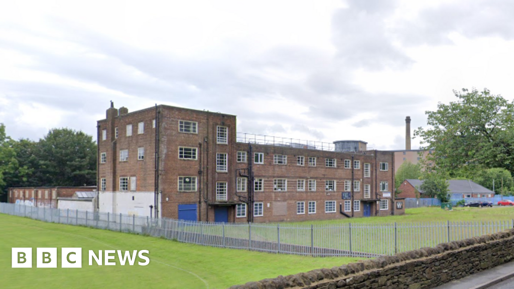 Baildon Recreation Centre closure plan to be debated - BBC News