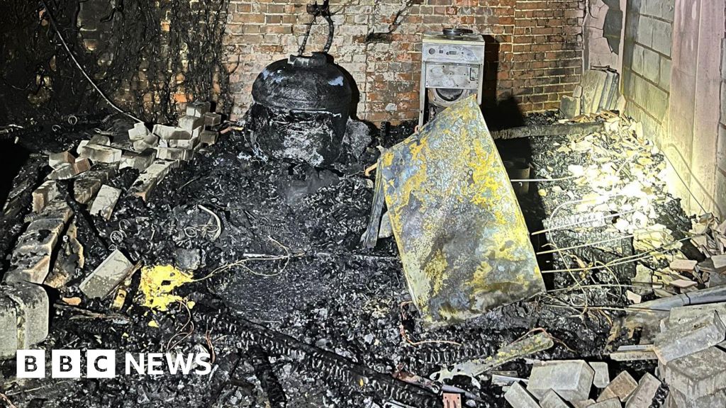 Ongar: Fire crews tackle fire in swimming pool boiler house - BBC News