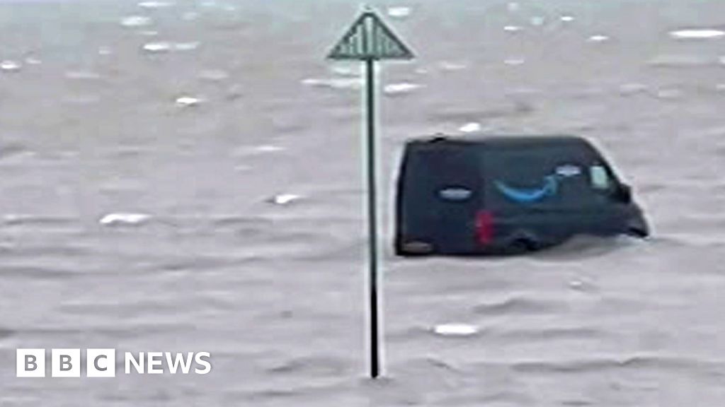Watch Amazon van stuck in water near Southend - BBC News