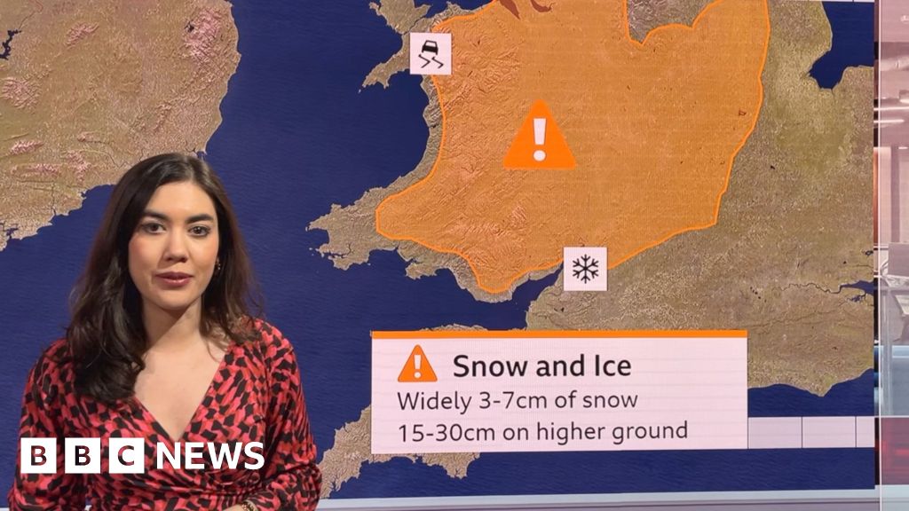 Wales: Amber weather warning for snow across country - BBC News