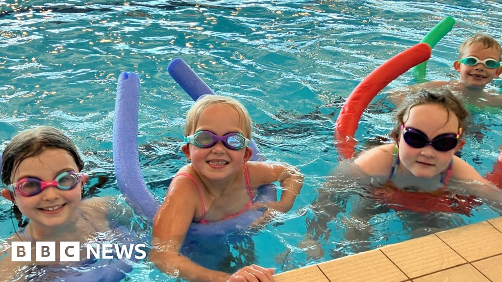 Schools in Cornwall cut swimming lessons for pupils - BBC News