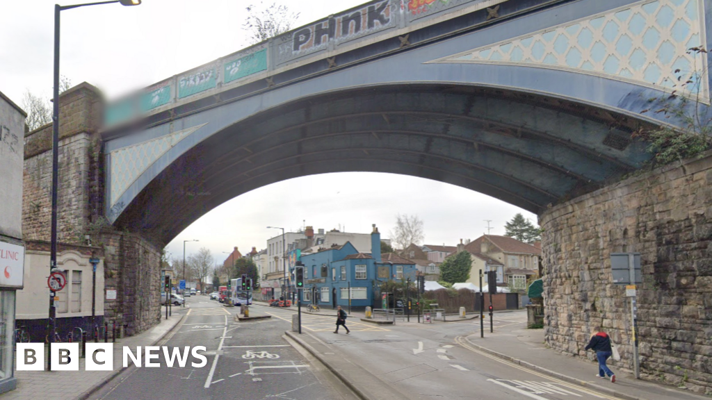 Headlines: Key route to close for bridge inspections - BBC News