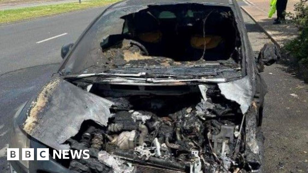 Great-grandmother 'shell-shocked' after Milton Keynes car fire - BBC News