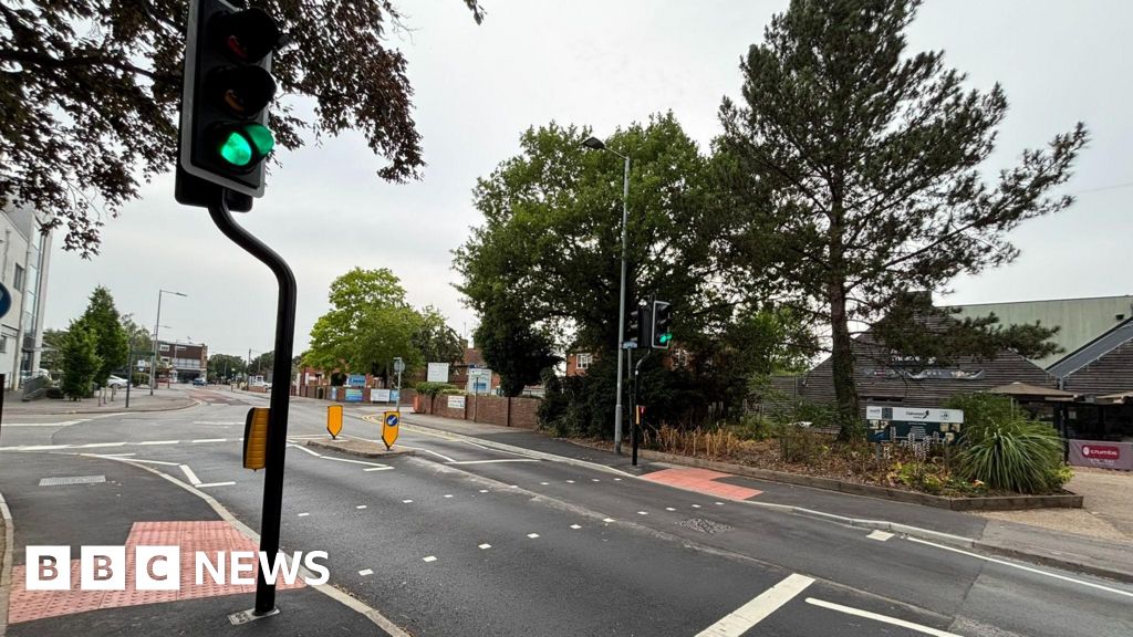 Woodley gets new puffin crossing on Headley Road - BBC News
