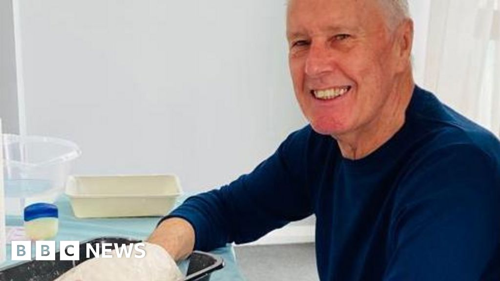 Sir Geoff Hurst: Hand cast of World Cup 1966 hero auctioned - BBC News