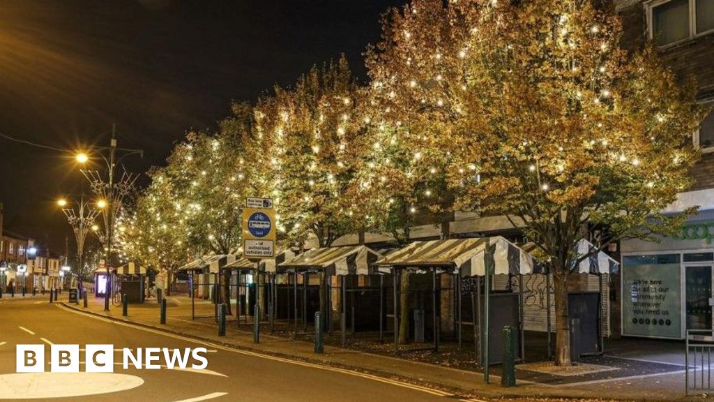 Wednesfield Christmas lights to stay on all year - BBC News