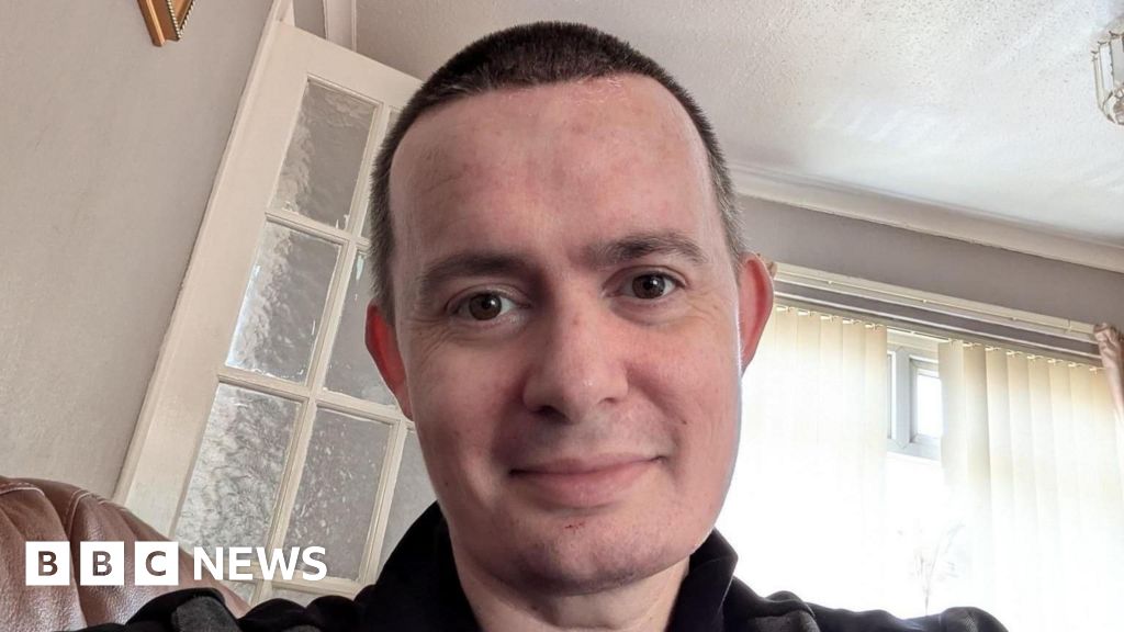 Arrest after injured man dies outside his home in Kilwinning, North Ayrshire - BBC News