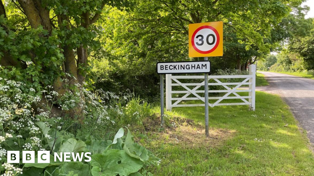 Land at former traveller site on A17 near Beckingham restored - BBC News