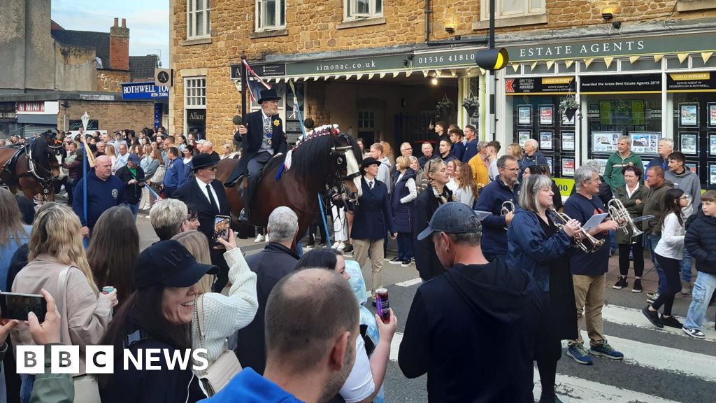 Rowell Fair in Rothwell launched with annual proclamation - BBC News